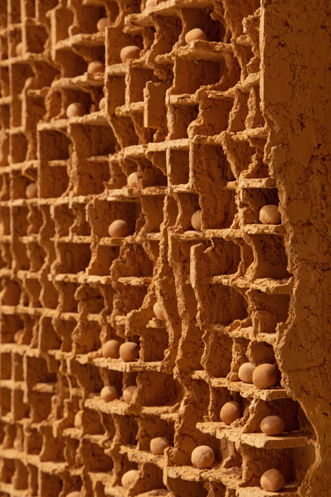 In the depths of memory Sculptures in clay | Levi van Veluw